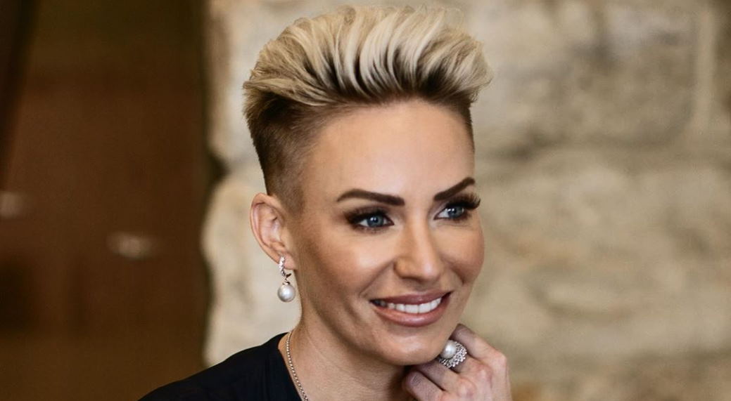 Female Pompadour Haircut